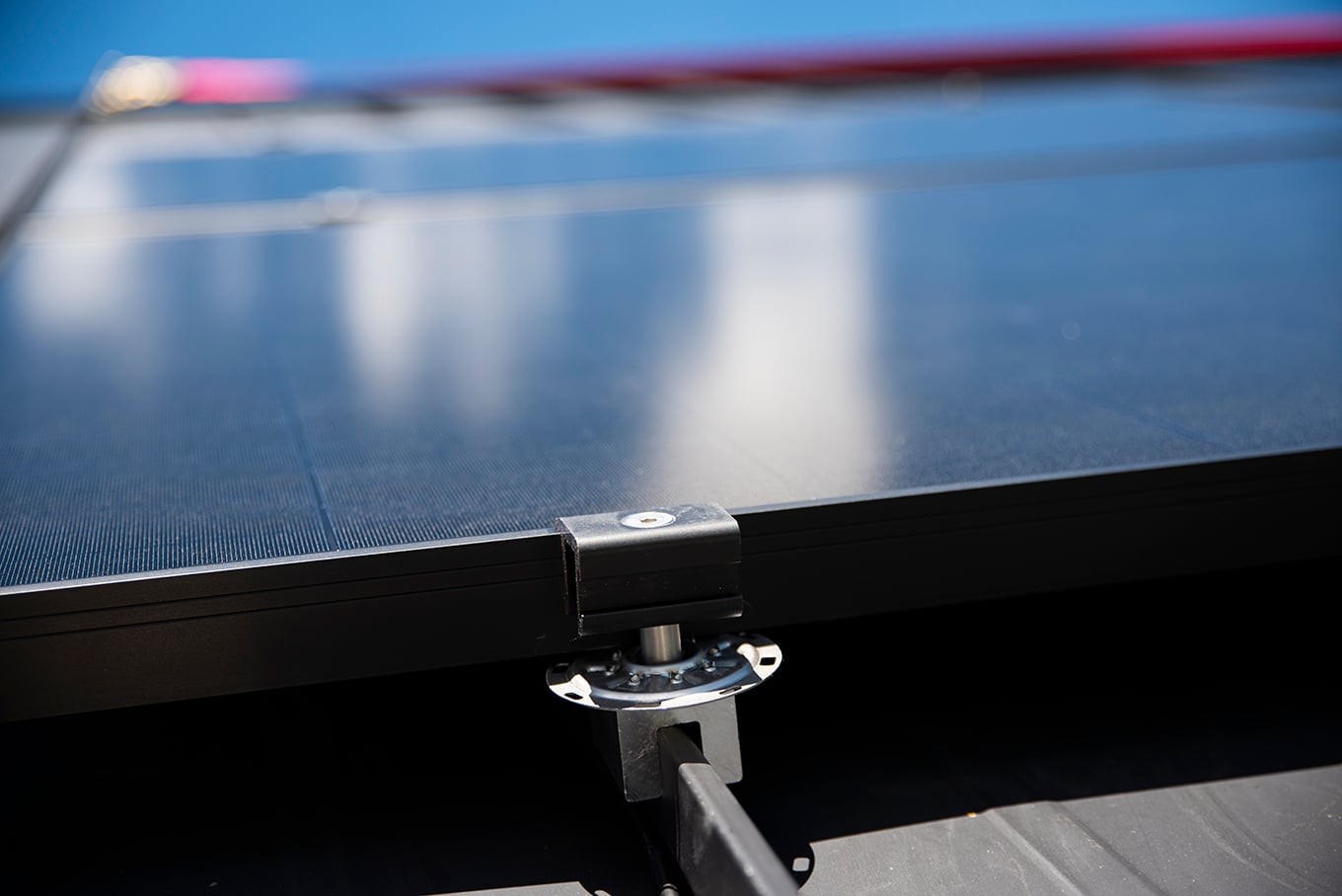 5 Reasons Rail-less Is the Future of Metal Rooftop Solar Mounting